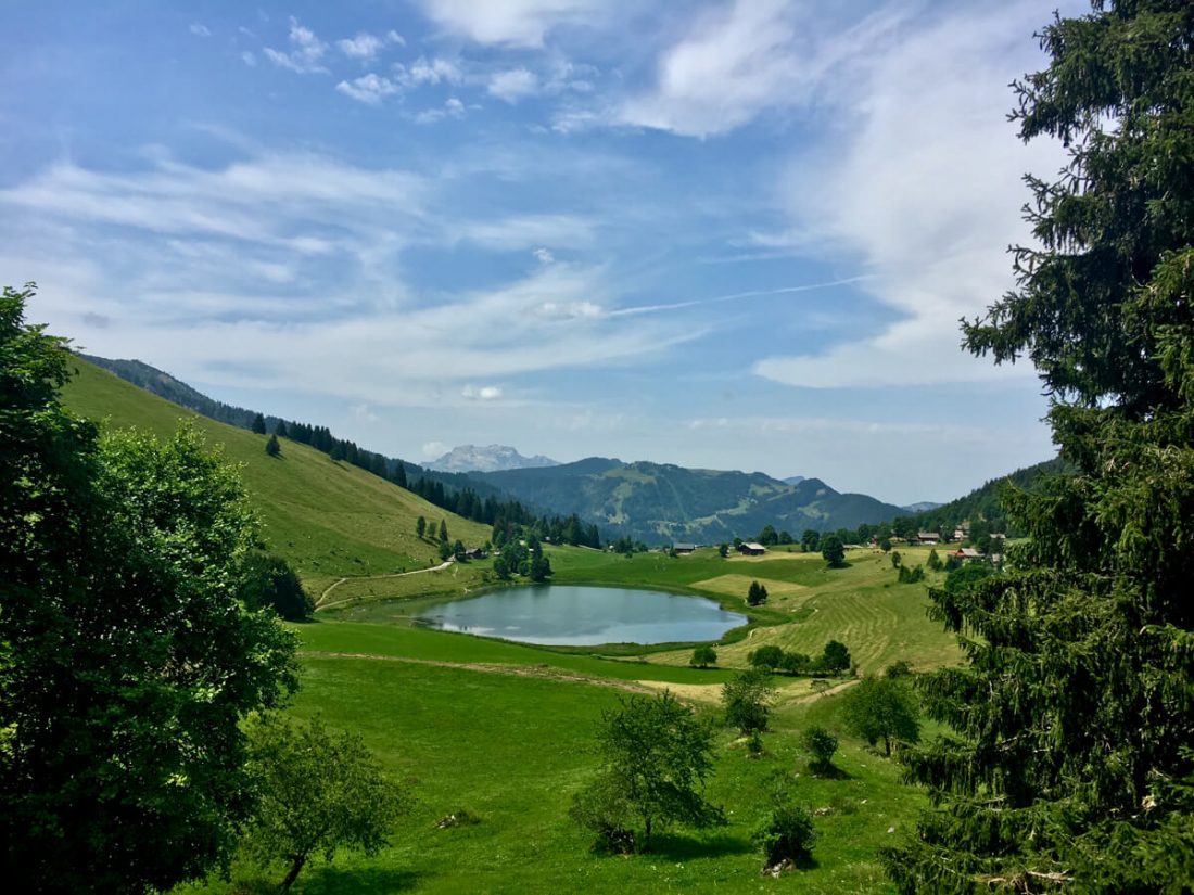 Le lac des Confins dans les Aravis - The Other Paths