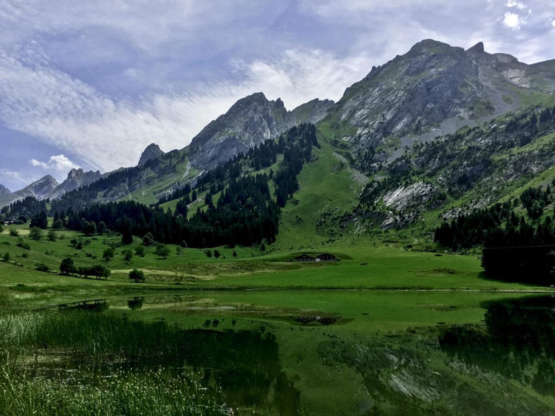 Le lac des Confins dans les Aravis - The Other Paths
