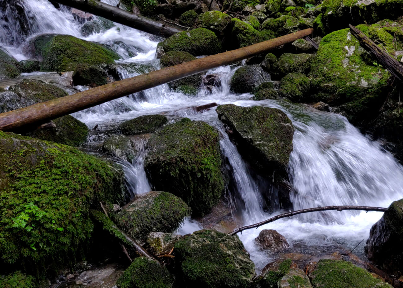 La cascade de la Belle Inconnue (Bornes-Aravis) - The Other Paths